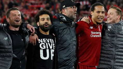 شاهد احتفال لاعبي ليفربول مع الجماهير بعد ريمونتادا ضد برشلونة