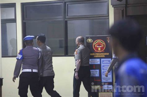 Foto Momen Jenderal Teddy Minahasa Jalani Sidang Etik