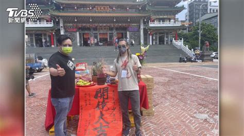 بعد الكشف عن هويته تووليت يتصدر قائمة المحتوى الموسيقي الأكثر رواجا