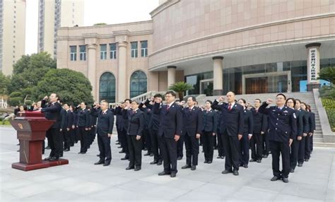 全体集合，向宪法庄严宣誓！腾讯新闻