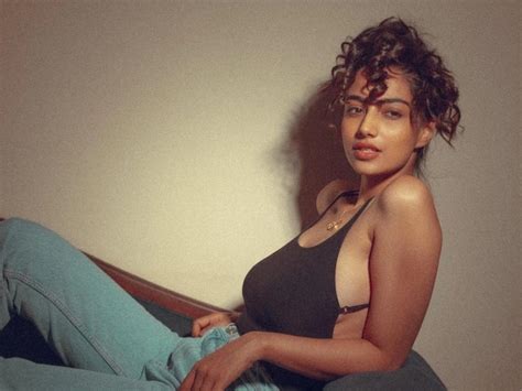 meenakshi chaudhary sets temperature soaring with her sultry poses