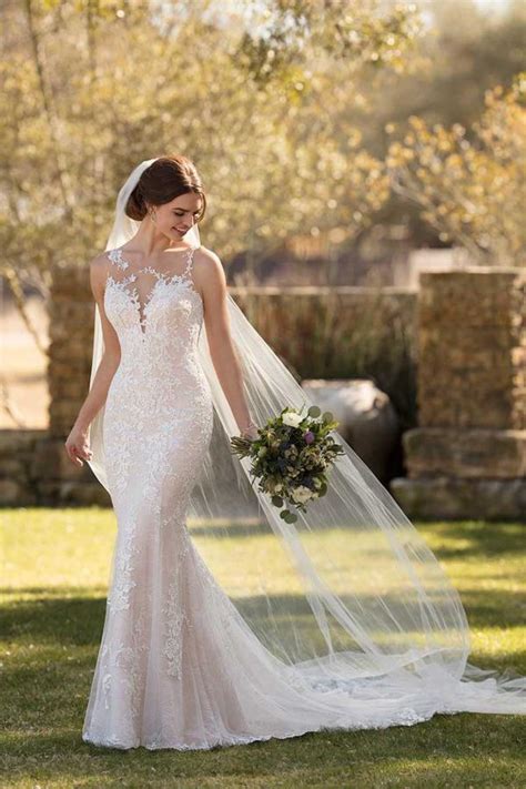 Fit And Flare Brautkleid Aus Spitze Mit V Ausschnitt Im Boho Stil Von