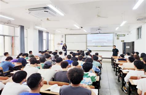 双师同堂：深入浅出讲解“神圣的民族解放战争”
