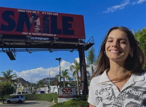 Caitlin Stasey Smile Movie Caitlin Stasey Nerd Aesthetic Scream Queens