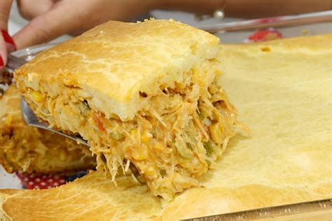 Torta De Frango Com Massa Que Derrete Na Boca Bem Recheada E Cremosa