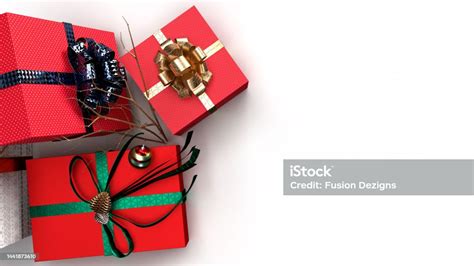 메리 크리스마스와 새해아름다운 선물 상자 전통적인 요소 크리스마스 장식품 리본 배경에 리본 과 겨울 시즌 소셜 미디어 배너를위한 축제 템플릿 3d 렌더링 12월에 대한 스톡
