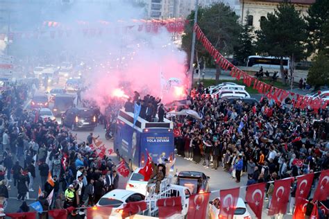 Celebrations As Erdogan Wins Turkeys Run Off Election Elections Al