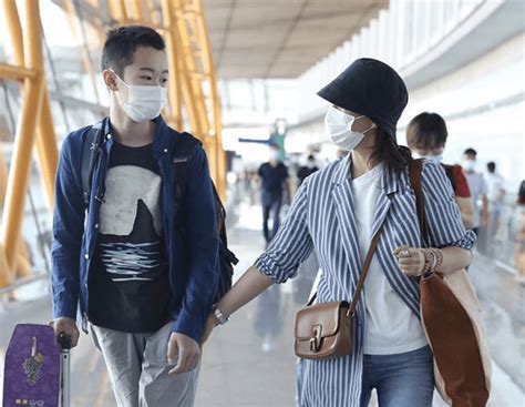 46岁海清患怪病，骨头上长囊肿肌肉粘连，无药可治恐将退出娱乐圈