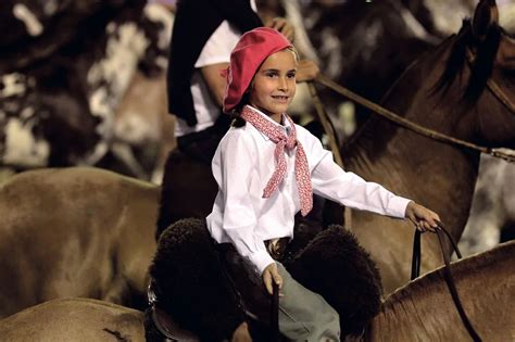Adolfo Cambiaso Y Sus Hijos En Jesús María La Capital De La Doma Y El