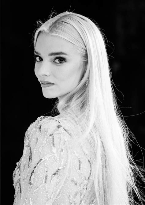 Anya Joy Anya Taylor Joy The Gambit Amanda Seyfried Stock Pictures