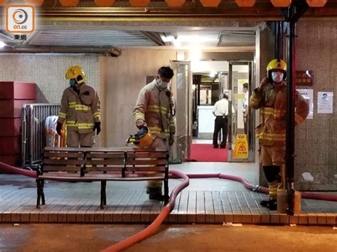 荃灣中心抽濕機短路起火 女戶主恐焚宅冒險推入廁所｜即時新聞｜港澳｜oncc東網