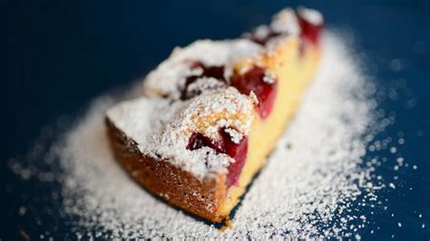 Brzi kolač sa višnjama Sočni desert koji se ne odbija