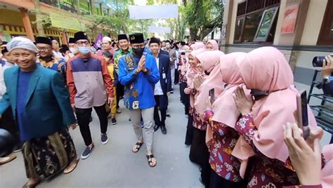 Galakkan Santri Digitalpreneur Sandiaga Uno Kunjungi Pesantren Modern