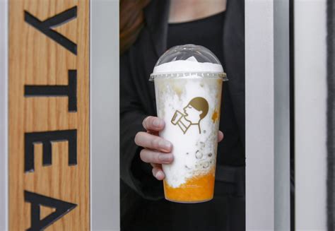 “秋天的第一杯奶茶”又刷屏背后，有哪些营销逻辑？ 运营派