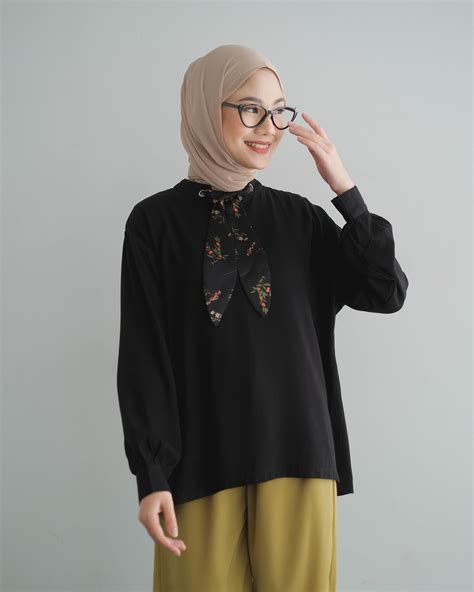Abigail Blouse Black Rubylicious