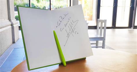 La Dedica Di Un Amico Speciale Nella Nostra Biblioteca Centro Paideia