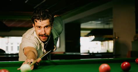 ‘1985 Acteur Aimé Claeys Over Zijn Liefde Voor Een Oudemannensport “het Mag Een Sexyer Imago