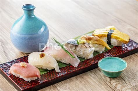 皿に盛った握り寿司 No 26621866｜写真素材なら「写真ac」無料（フリー）ダウンロードok