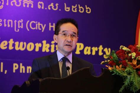 ទីប្រឹក្សាផលិតរឿង «កូនប្រុសក្រោមពន្លឺព្រះចន្ទពេញបូណ៌មី ០១រូប ទទួលបានគោរមងារ «ឧកញ៉ា