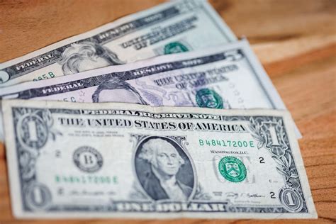 El Dólar Sigue A La Baja Ante Menos Temores Por Conflictos Externos