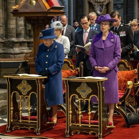 Queen Pays Tribute To Royal Tank Regiment S Hard Work And Ingenuity