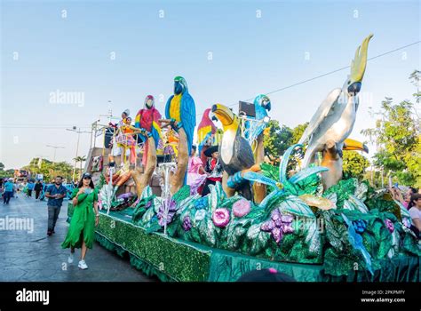 Cancun Quintana Roo Mexico Mexican Women Dancing On A Truck At The
