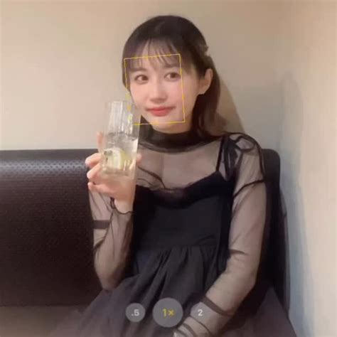 剛來日本的時候自己一個人去居酒屋 坐在最邊邊的位子但被各種搭話 收穫如下： 一張客人給的老歌的歌詞 一杯檸檬沙瓦 一個炸白鰻天婦羅 最後還被