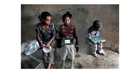 Неграмотни деца в Етиопия разгадаха тайните на компютъра