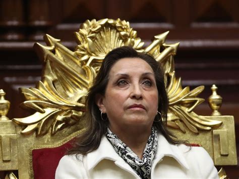 Dina Boluarte Jura Su Cargo Como Primera Presidenta De Perú Y Llama A