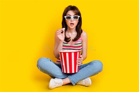 Full Body Photo Of Astonished Girl Wear Knit Tank In 3d Glasses Hold