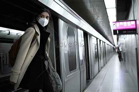 마스크를 착용 한 여성