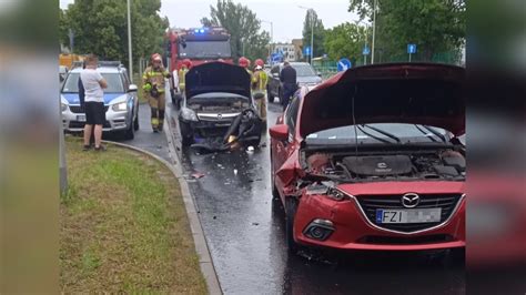 Wypadek w Zielonej Górze Zderzenie osobówek Jedna osoba w szpitalu