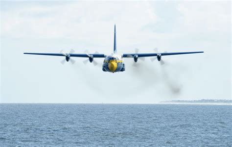 干货 飞机上英语广播常用句子和单词 及机场英语指示牌 flying