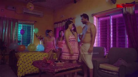 ऑफिस के 4 कर्मचारी प्रमोशन पाने के लिए बॉस के साथ सेक्स कर रहे हैं Xhamster
