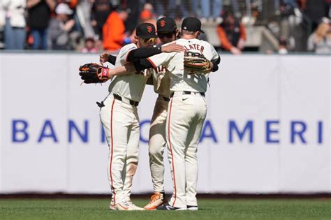 Giants' Lee Jung-hoo scores 1st home hit and Padres' Kim Ha-seong commits 2 errors - The Korea Times