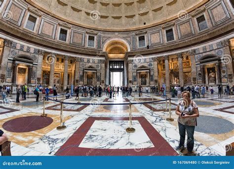 Pantheon Interior Description