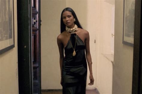 Emanuelle In America 1977 Вдохновленные наряды Наряды Лицо