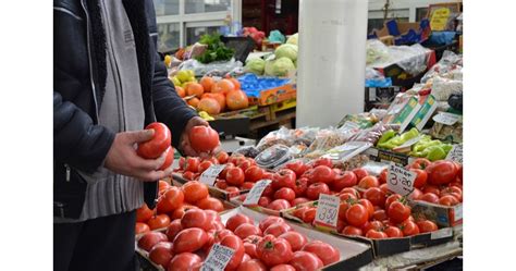 Краставиците поевтиняха с 23 а доматите с 18 5