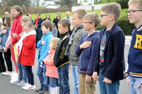 Vie Scolaire Photos Les élèves Dhellimer Parrainent Des Tombes De Soldats Américains