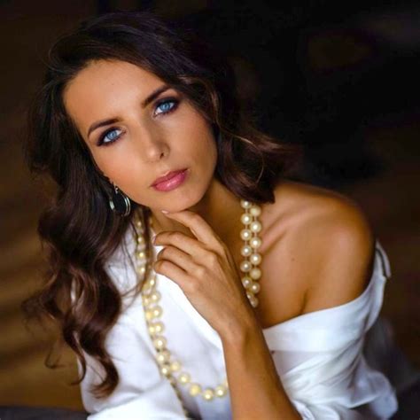 ЦЕЛИТЕЛЬ НАСТАВНИК НУМЕРОЛОГ Kristina Lakshmi Kristalakshmi