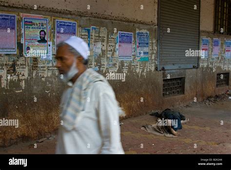 Homeless Boy Sleeping On The Street In Mumbai India Stock Photo Alamy