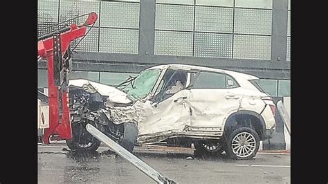 Suv Jumps Divider Smashes Into 2 Cars Hindustan Times