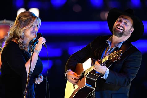 Garth Brooks And Trisha Yearwoods Live Facebook Concert Earns A Cbs Show
