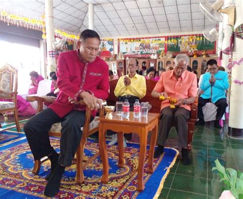 นายกทต โพนทองเปิดประตูบุญสมทบทุน ซื้อดินถวายวัดสว่างประทุมหนองบัว