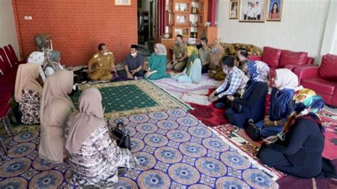 Melayat Gubernur Andi Sudirman Sampai Duka Cita Meninggalnya Kabid
