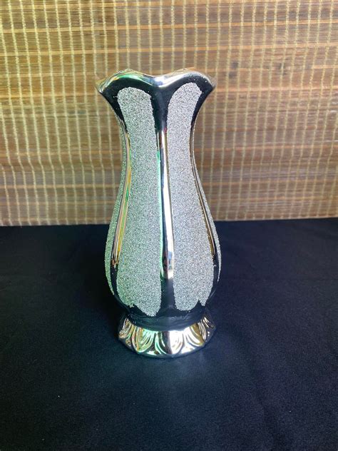 ပန်းအိုးအစုံ ပန်းပုံစံ ငွေနှင့်ရွှေချထားသည်အရပ် ၈ လက်မ 1 အပိုင်းအစชุดแจกันดอกไม้ลายดอกไม้ เคลือบ