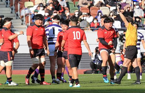 ＜帝京大・明大＞前半30分、スクラムでコラプシングの反則を勝ち取り帝京大・細木（右端）はガッツポーズで絶叫（撮影・篠原岳夫） ― スポニチ