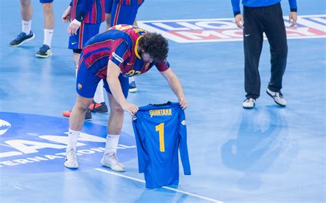 Minuto de silêncio ensurdecedor no Palau Blaugrana em homenagem a