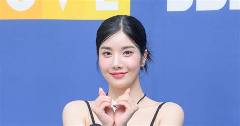 권은비러블리 하트 여신 사진