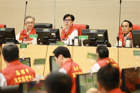 陳其邁主持颱風工作會議 指示迅速恢復市容整潔